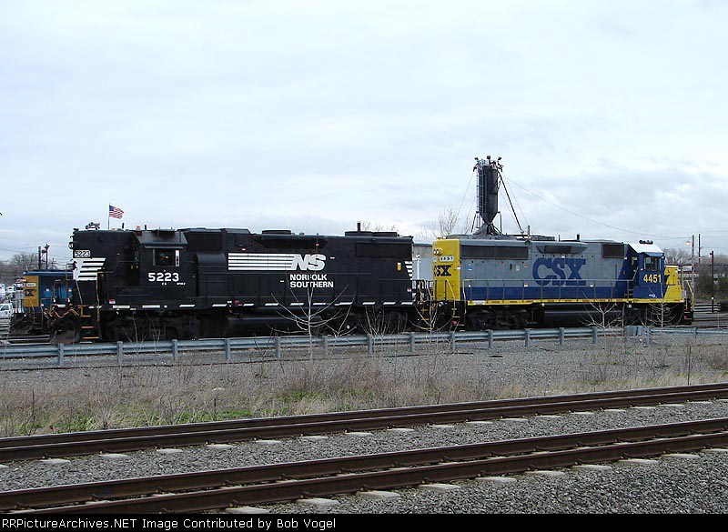 NS 5223 & CSX 4451